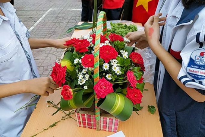 Tổng hợp mẫu cắm hoa 8-3, 20-11 ĐƠN GIẢN ý nghĩa đến ĐỘC ĐÁO ĐOẠT GIẢI